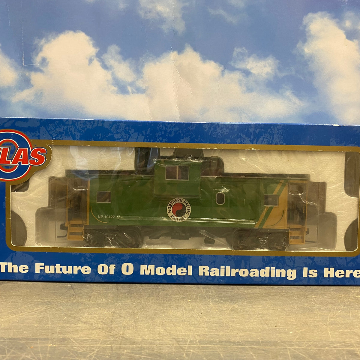 Atlas-O Extended Vision Caboose #7612: Northern Pacific #10422 (2-Rail ...