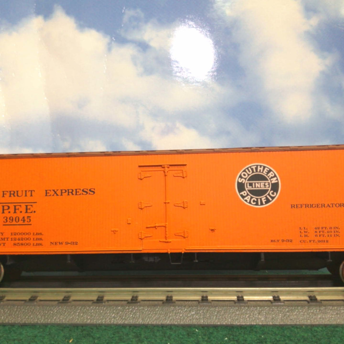 Precision Scale Co. Pacific Fruit Express 52' Reefer (2-Rail) – TrainCellar