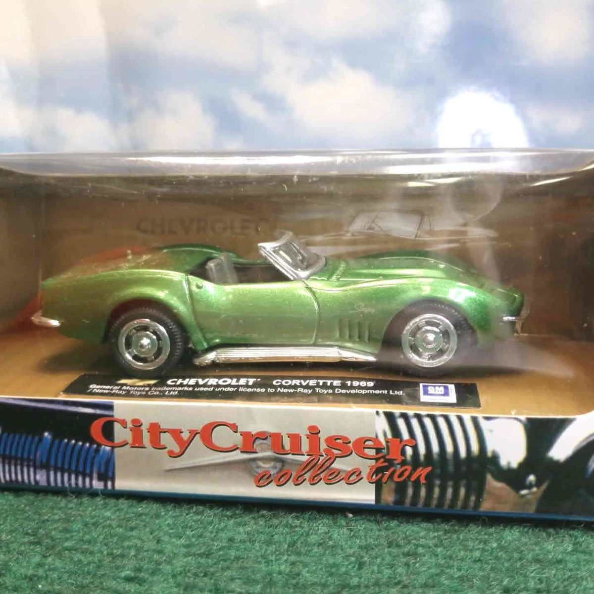 City Cruiser Die Cast Green Corvette – TrainCellar