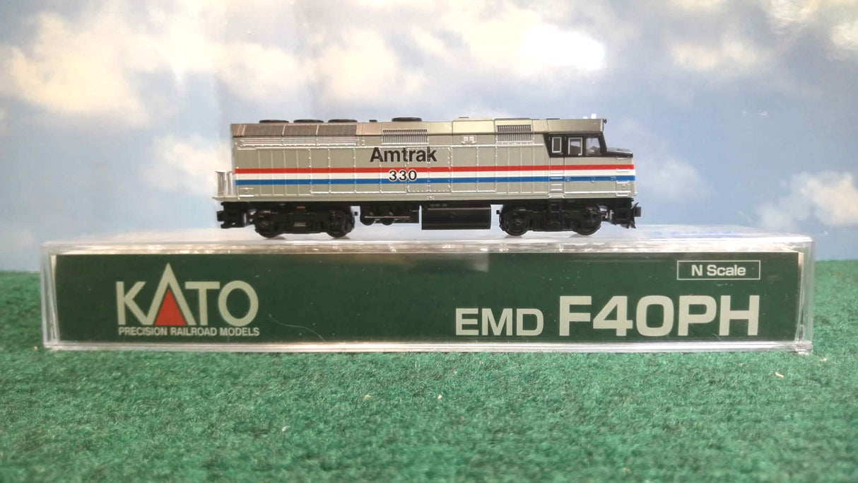 KATO 176 N F40PH Amtrak Phase III – TrainCellar