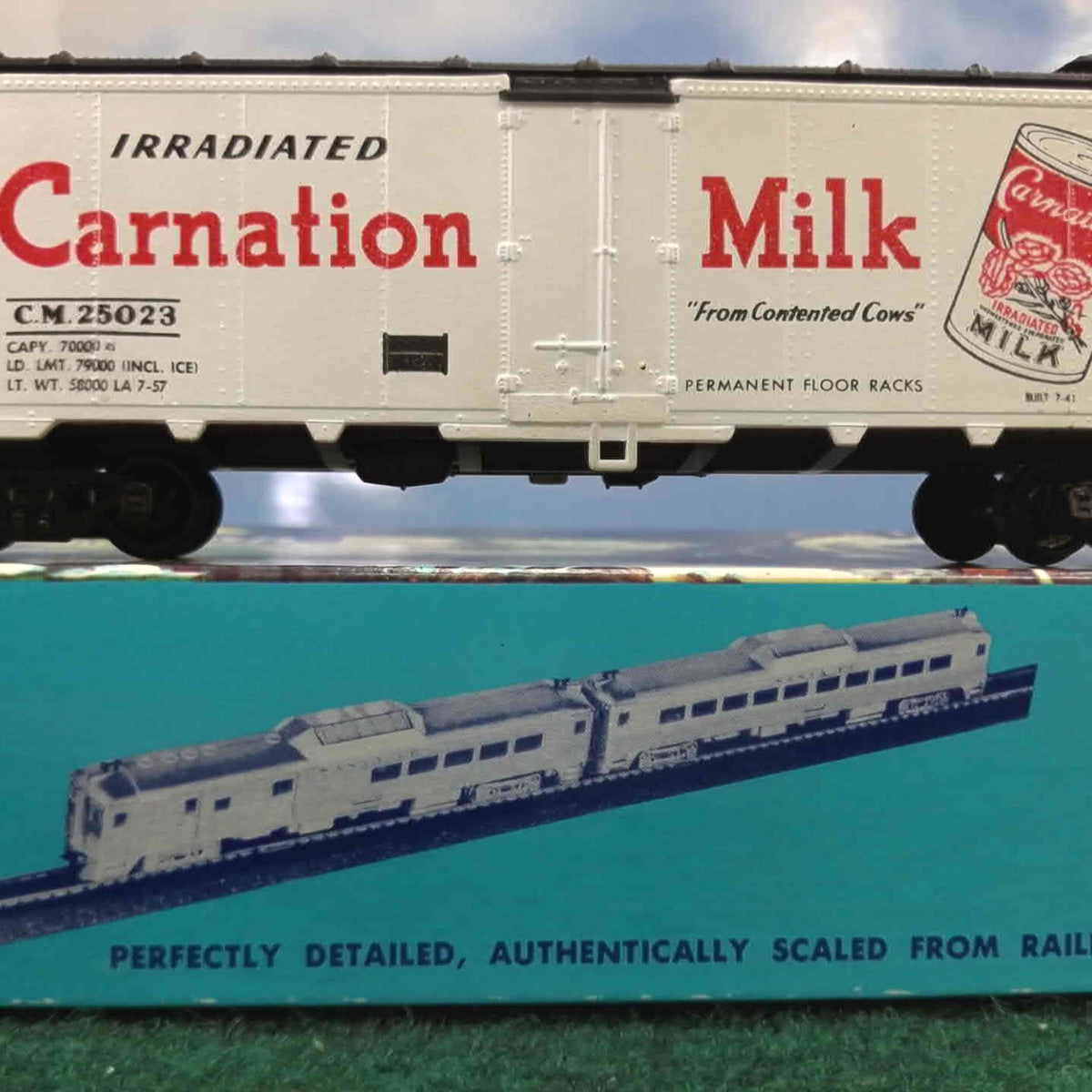 Athearn 1602 HO Carnation 40' Reefer Car – TrainCellar