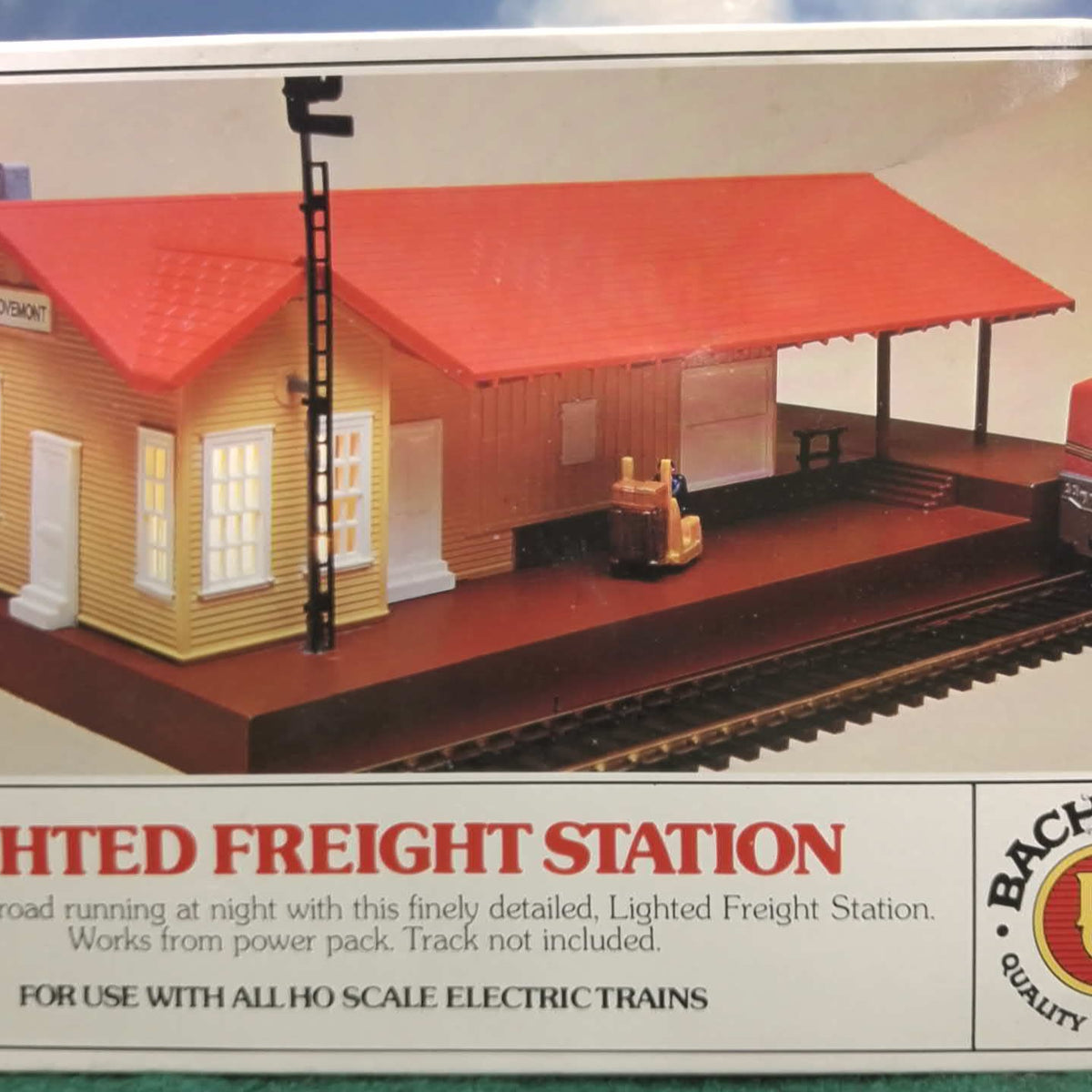 Bachmann 3014 HO Lighted Freight Station – TrainCellar