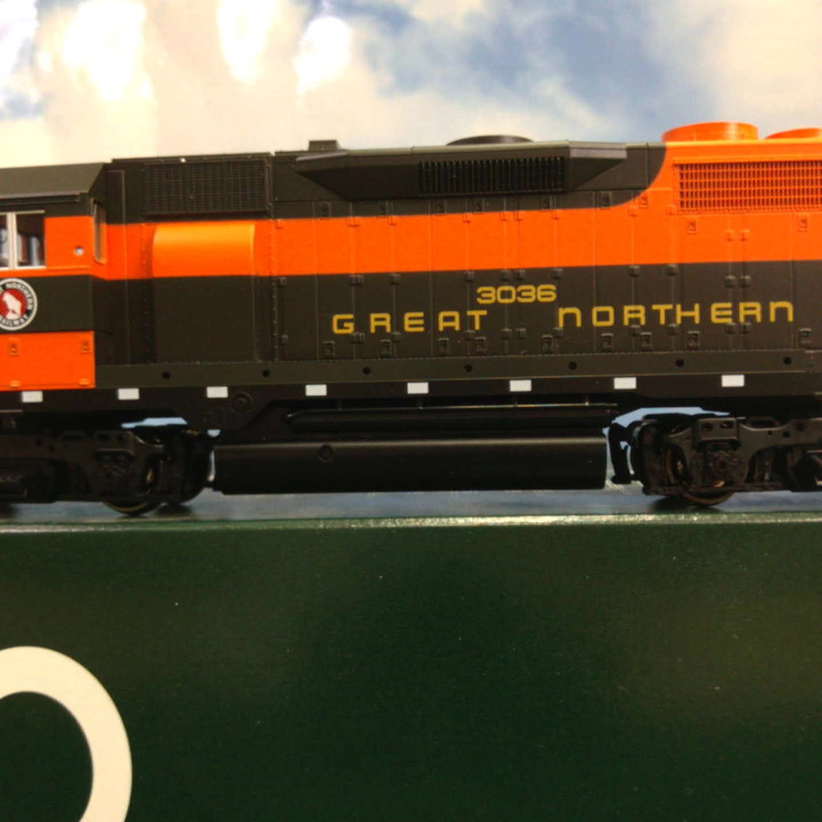 Kato 37-3003 HO Great Northern EMD GP35 – TrainCellar