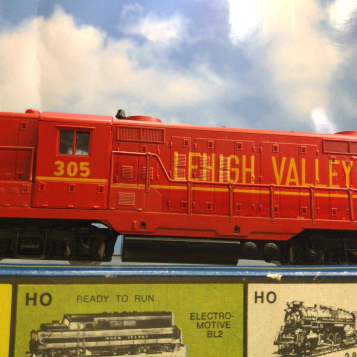 AHM 5012 HO Lehigh Valley GP-18 Locomotive – TrainCellar