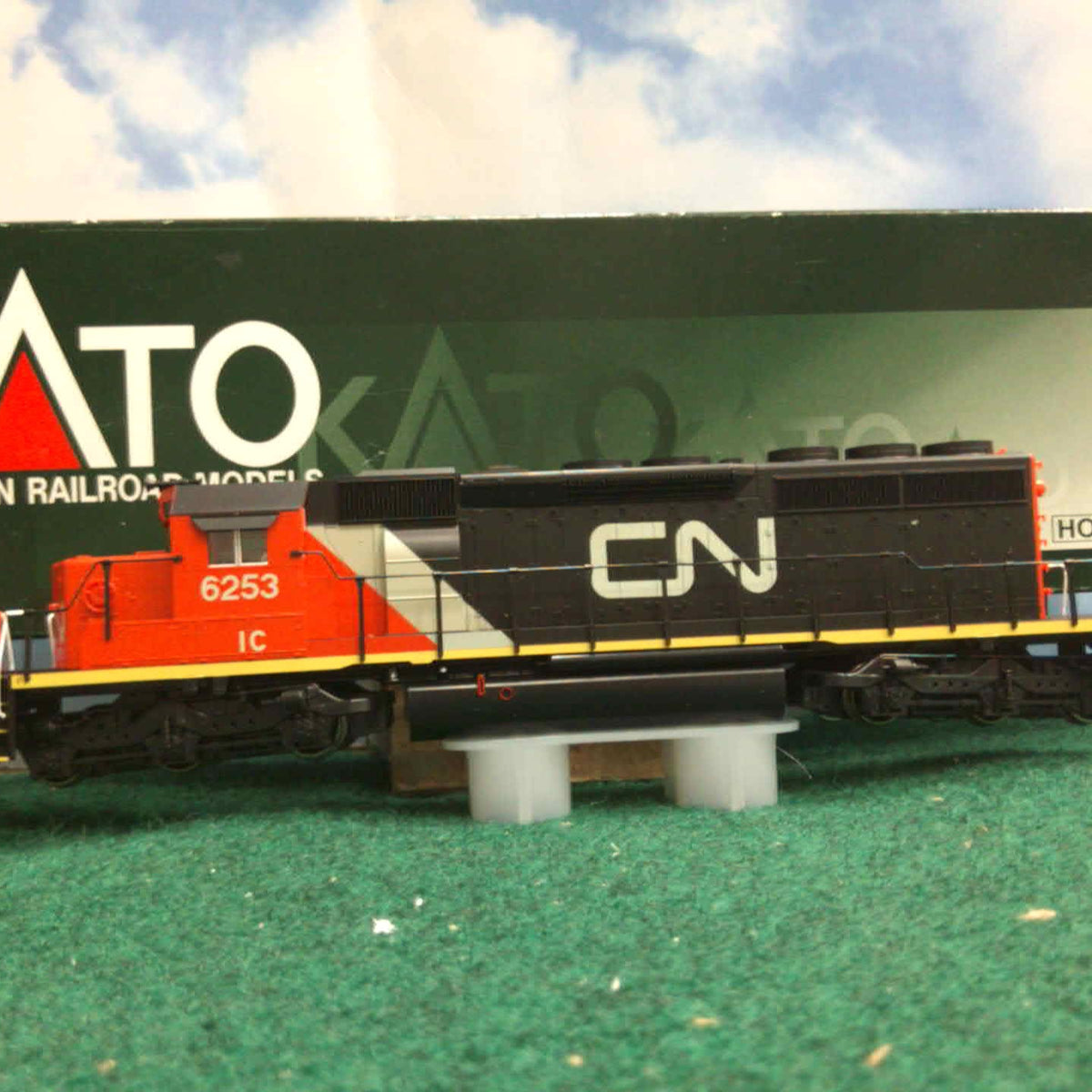 Kato EMD SD40-2 Mid Canadian National 37-6603 – TrainCellar