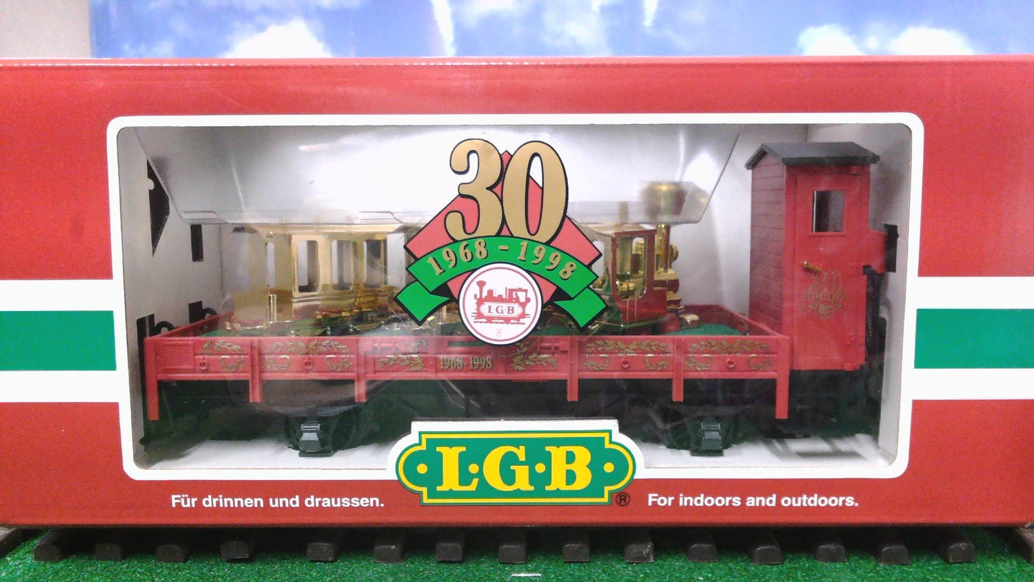 LGB 41124: 30th Anniversary Flatcar with Gold Train Set – TrainCellar